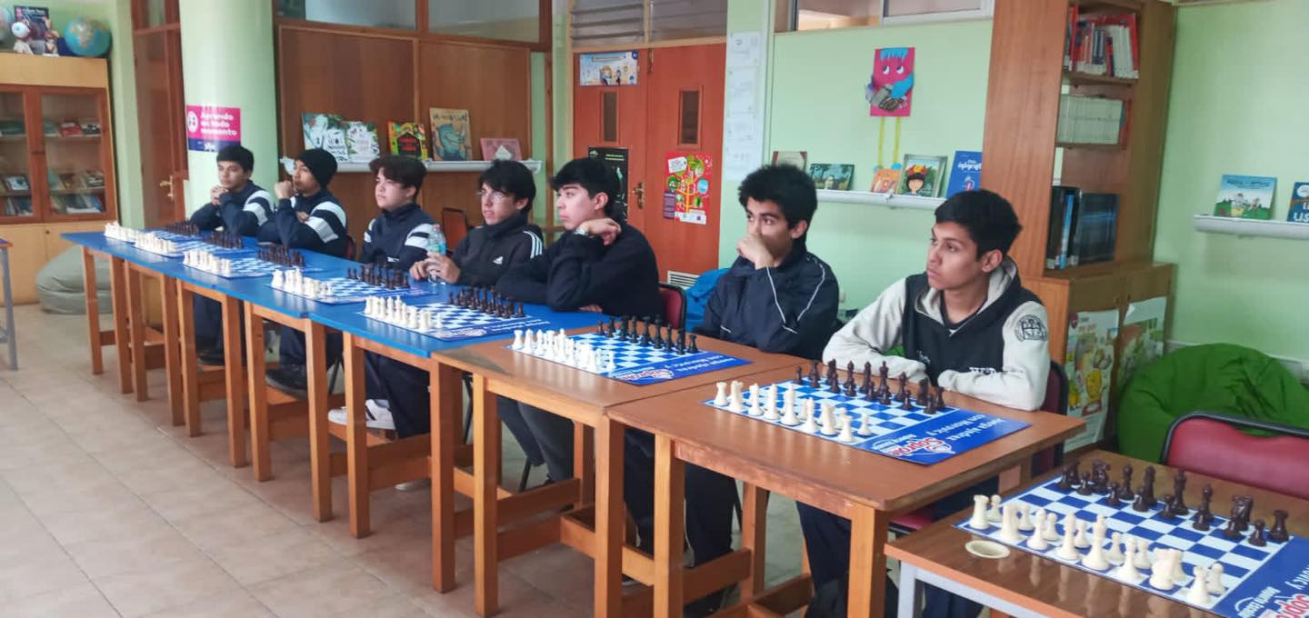 Iván Morovic participa de simultáneo de ajedrez con alumnos del colegio ...